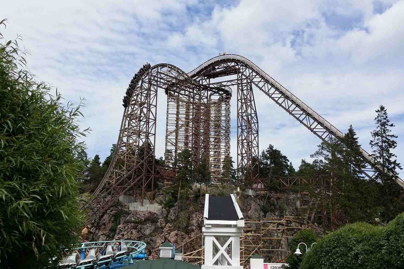 5 INFAMOUS ROLLER COASTERS THAT NEED TO BE ON YOUR BUCKET LIST - TPM