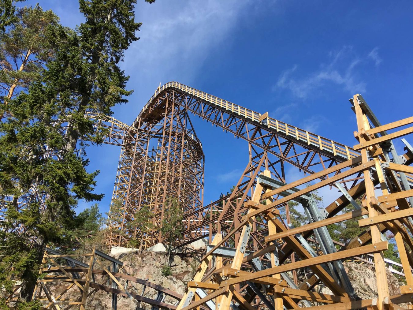 5 INFAMOUS ROLLER COASTERS THAT NEED TO BE ON YOUR BUCKET LIST - TPM