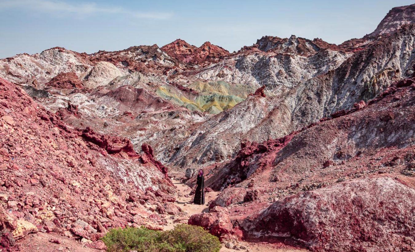 A TRAVEL GUIDE TO HORMUZ ISLAND’S RED BEACH IN IRAN - TPM