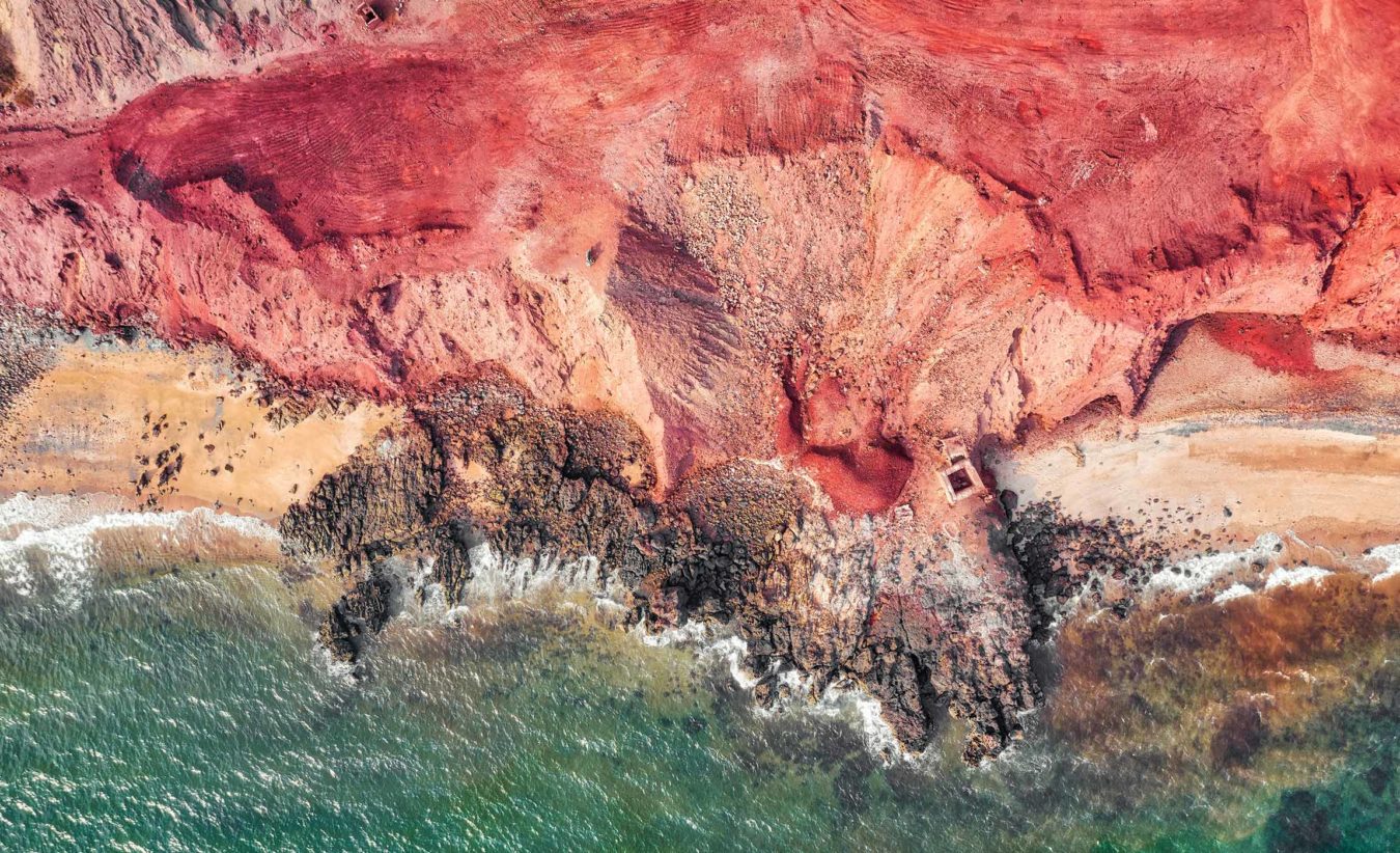 A TRAVEL GUIDE TO HORMUZ ISLAND’S RED BEACH IN IRAN - TPM