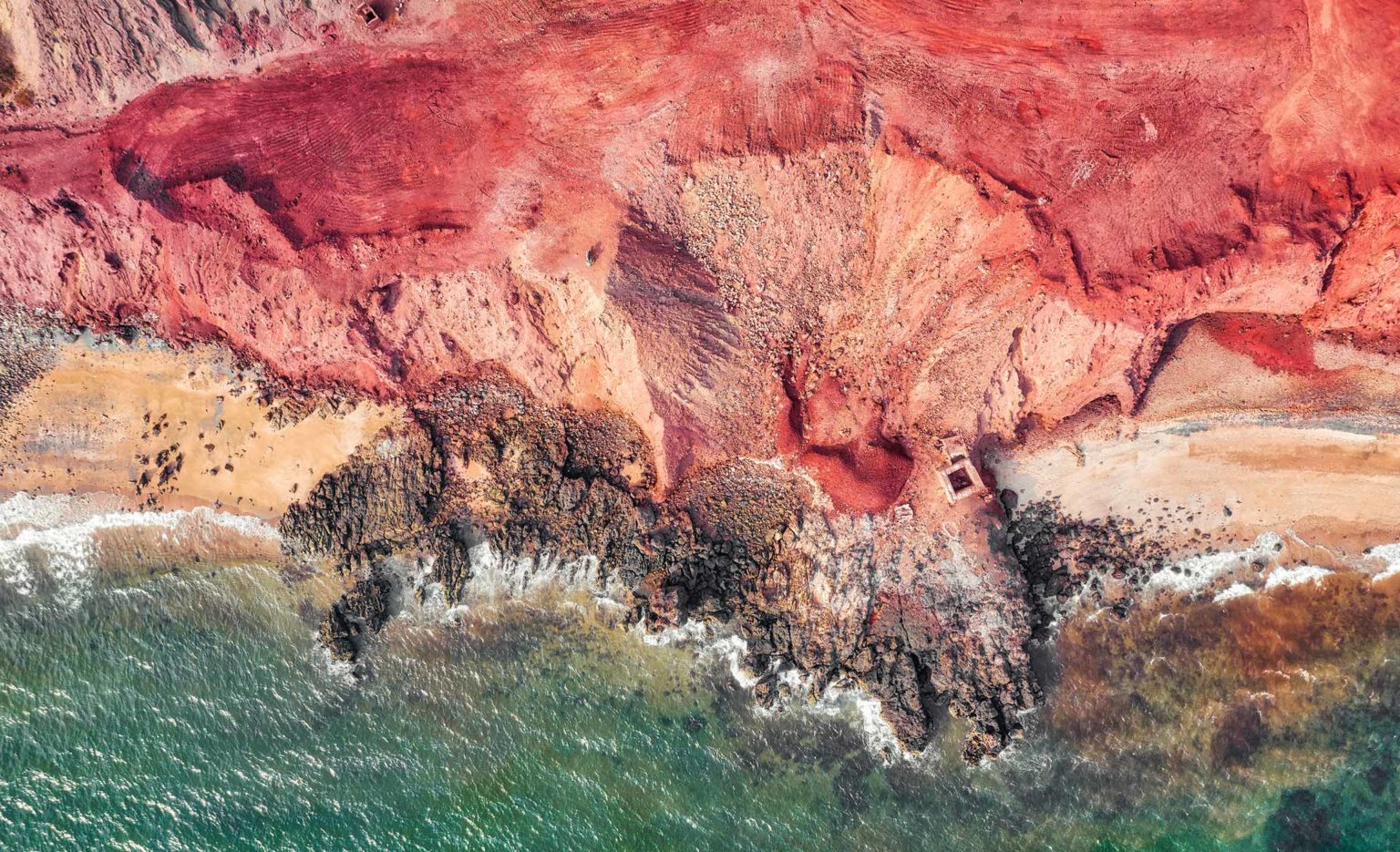 A TRAVEL GUIDE TO HORMUZ ISLAND’S RED BEACH IN IRAN - TPM