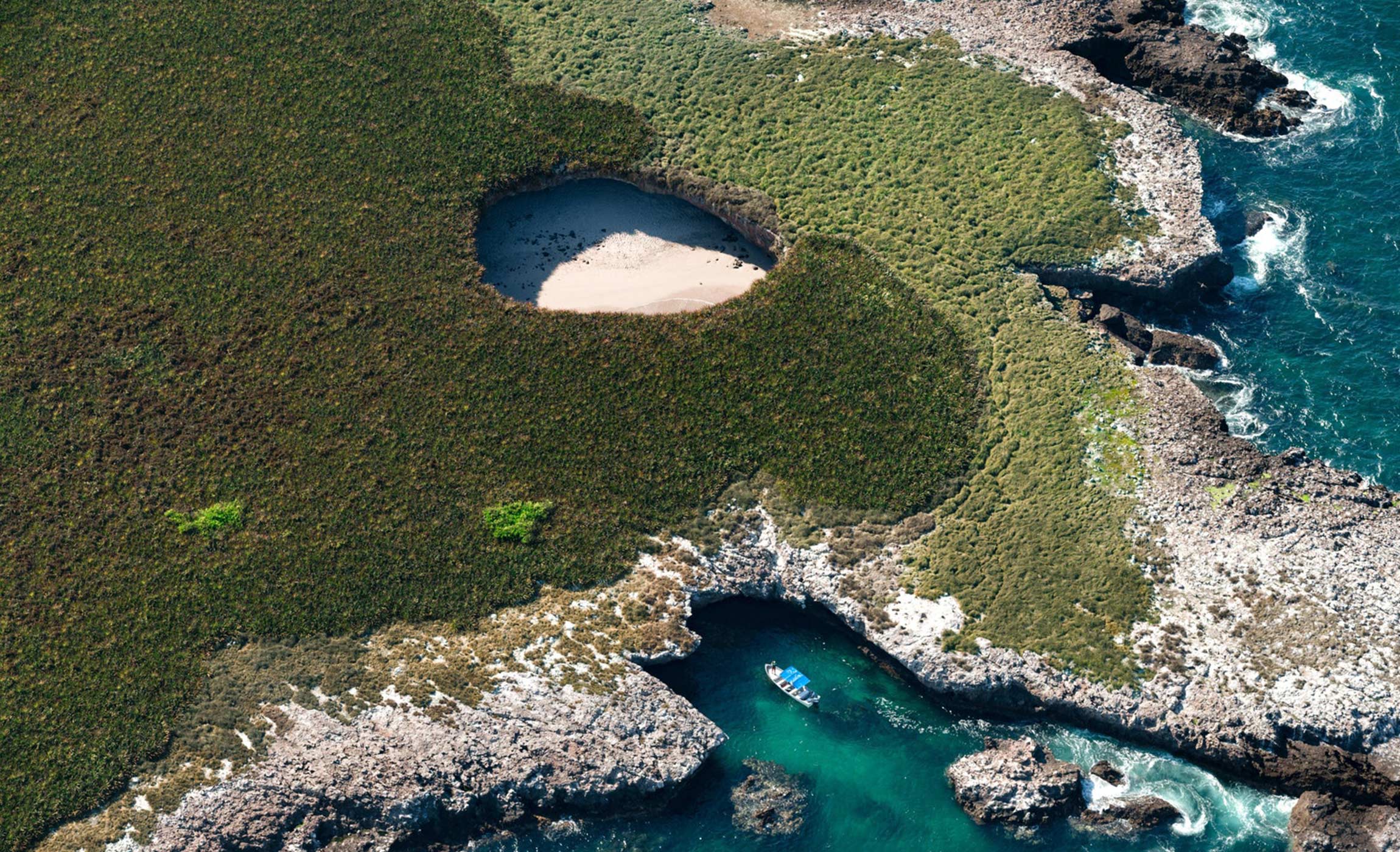 5 MOST UNIQUE BEACHES IN THE WORLD - TPM