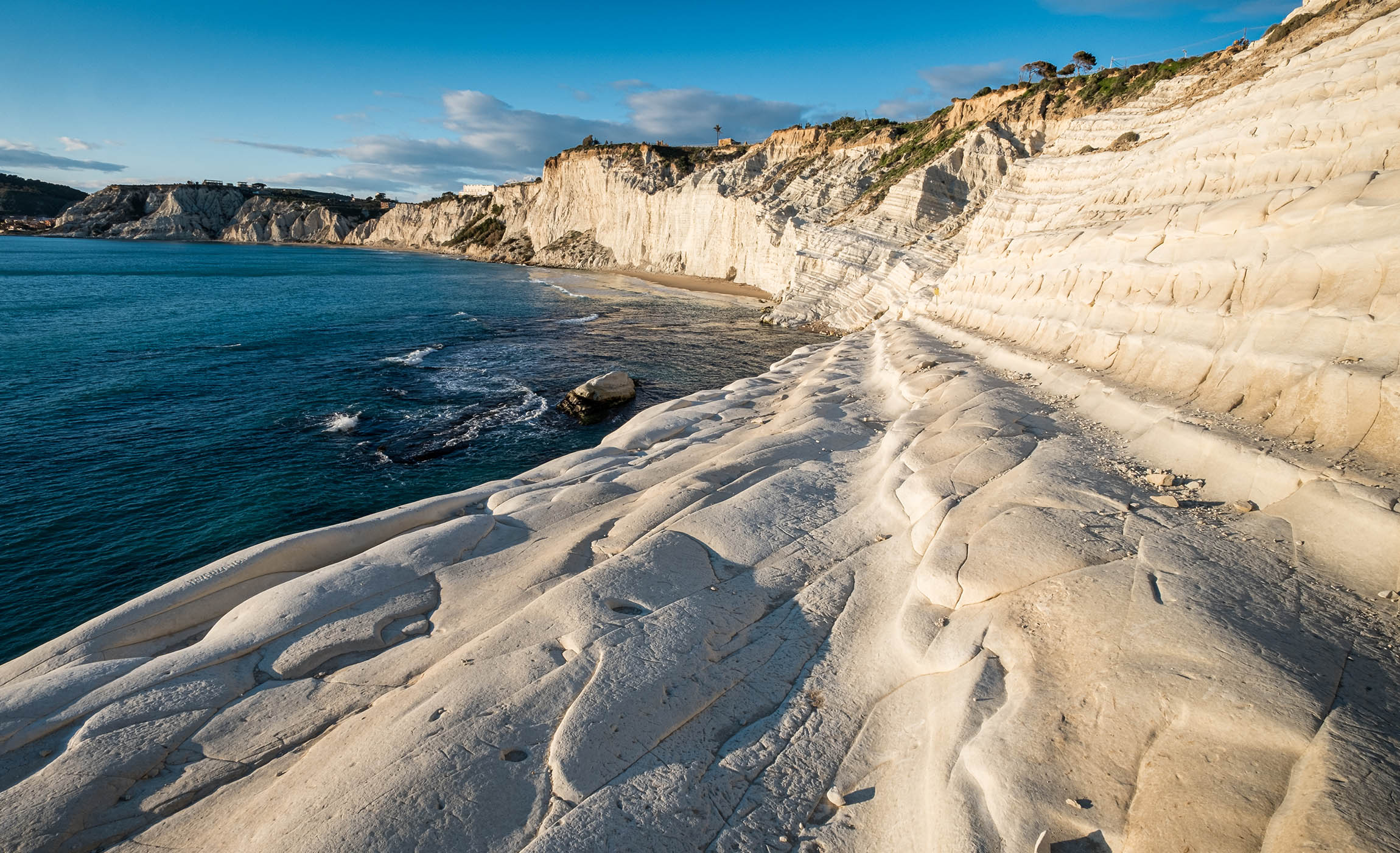 5 MOST UNIQUE BEACHES IN THE WORLD - TPM