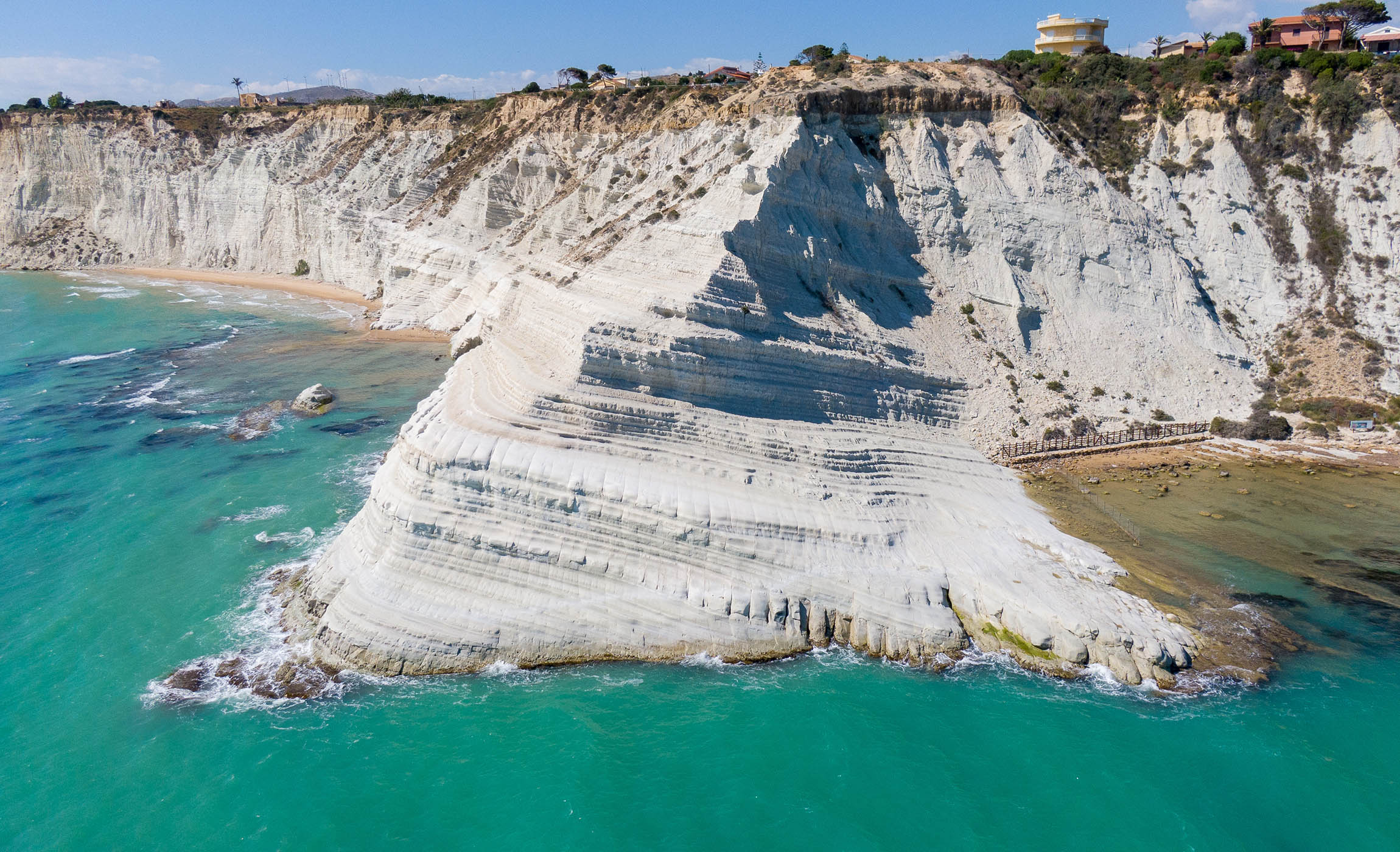5 MOST UNIQUE BEACHES IN THE WORLD - TPM