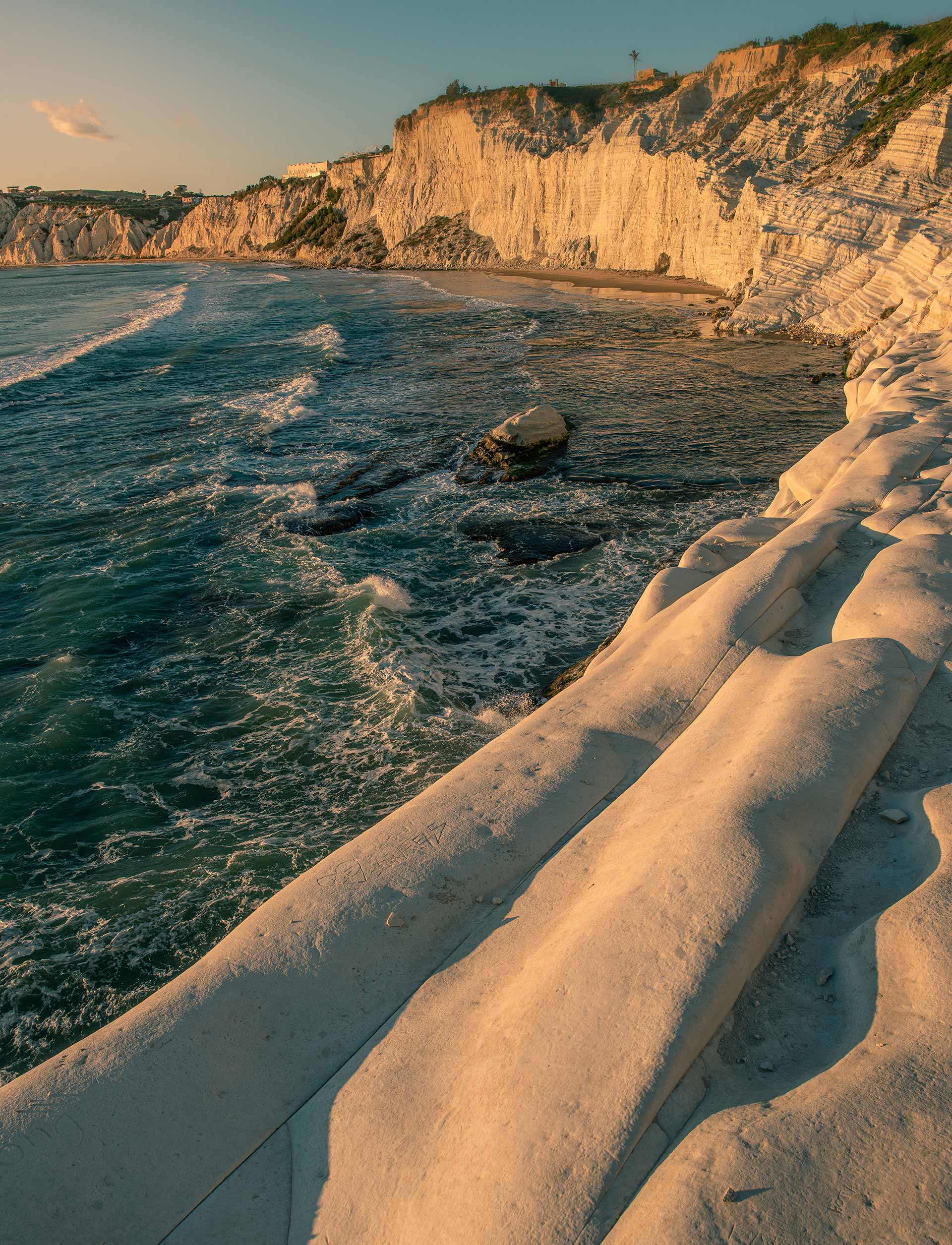 5 MOST UNIQUE BEACHES IN THE WORLD - TPM