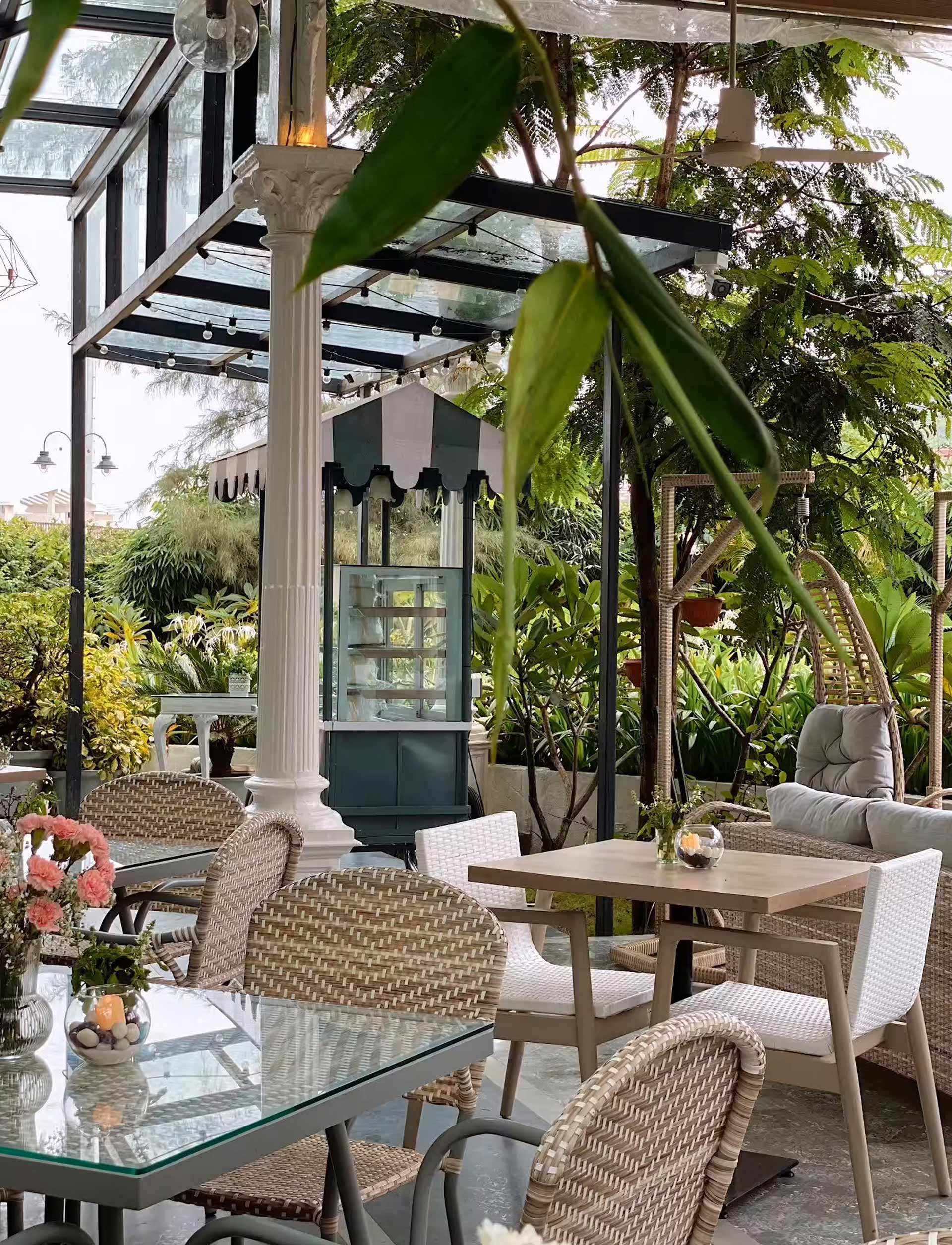 A QUAINT, EUROPEAN-STYLE CAFE IS SITTING RIGHT AMID THE LUSH LONAVALA ...