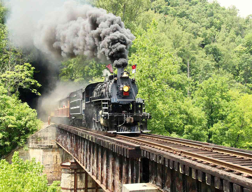 5 Most Luxurious Train Rides Offering Drinks And Striking Views Across ...