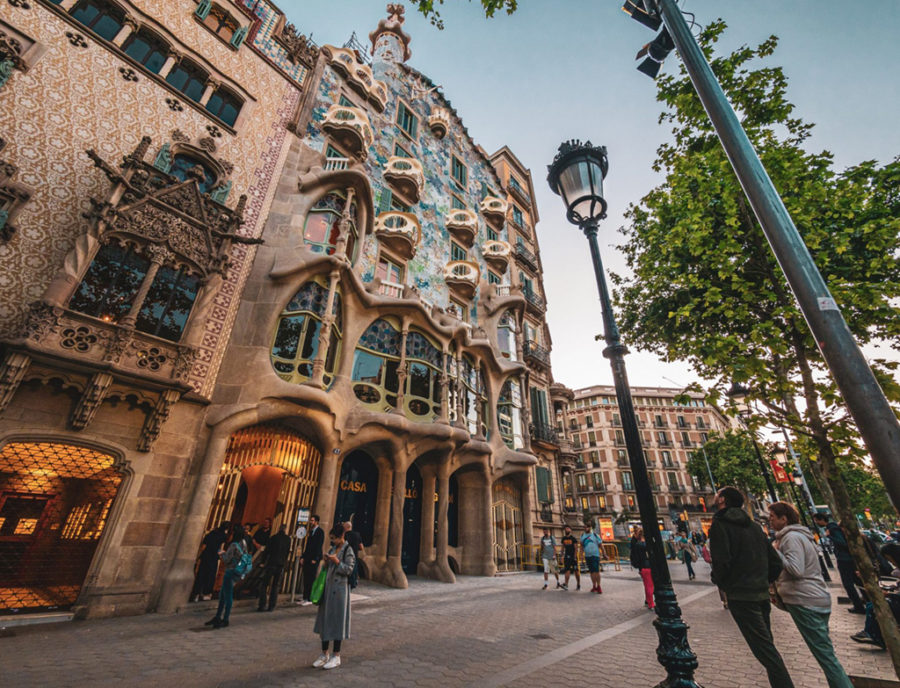 Forget dull straight towers, Gaudi architecture is all about curves...