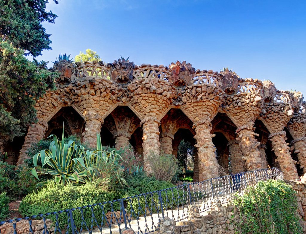 Forget dull straight towers, Gaudi architecture is all about curves...
